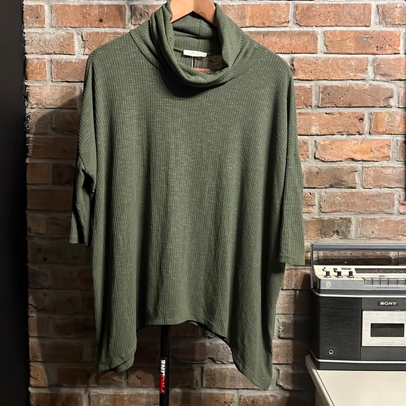 Olivia Rae | Tops | Olivia Rae Cowl Neck Short Sleeve Top | Poshmark